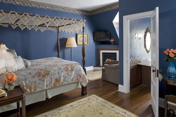 Spring Lake Inn Bed and Breakfast | The Canopy Room